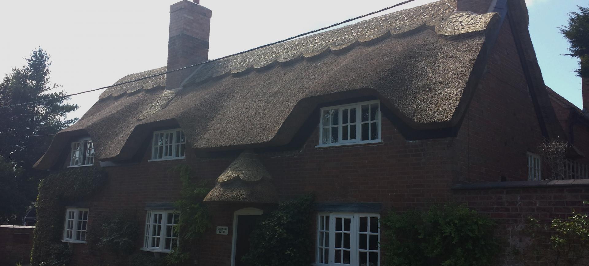 Water Reed, Long Straw & combed Wheat Straw Roof Thatching | SJ Eccles ...